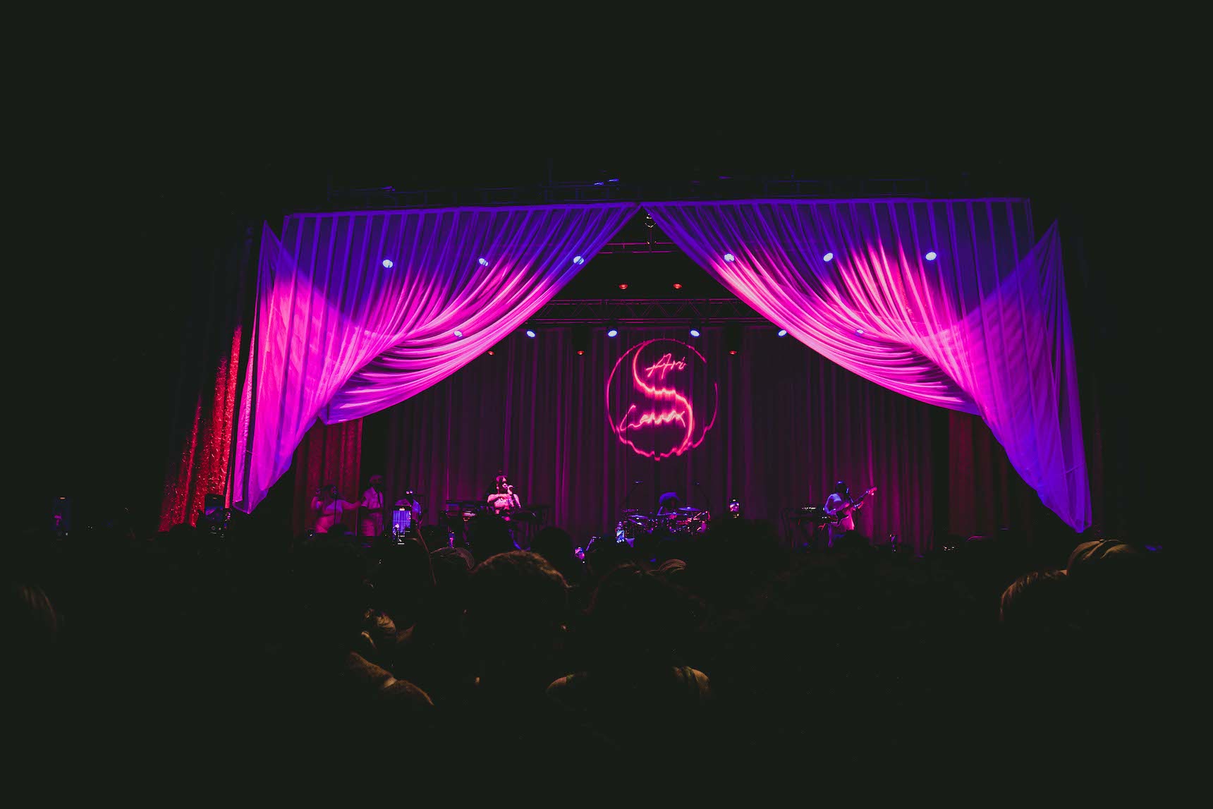 [FEATURE] THE FIVE BEST MOMENTS AT ARI LENNOX'S SHOW AT EVENTIM APOLLO ...