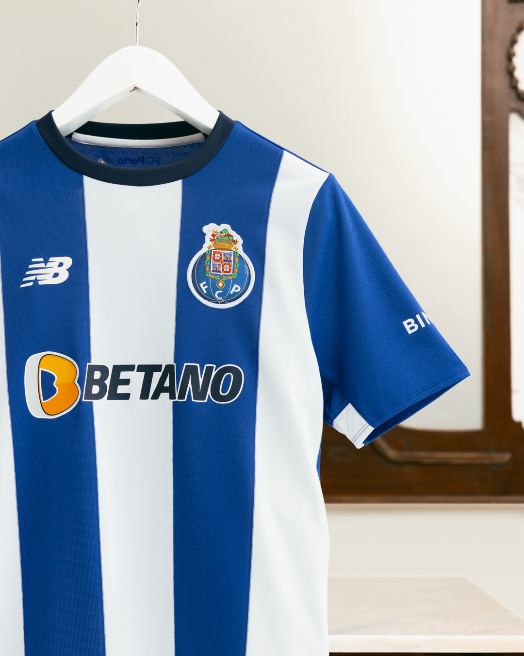 [STYLE] NEW BALANCE REVEALS FC PORTO’S 23/24 HOME KIT - Viper Mag