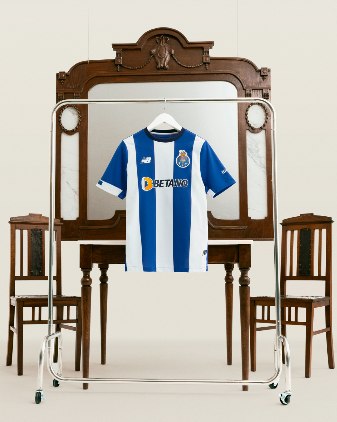 [STYLE] NEW BALANCE REVEALS FC PORTO’S 23/24 HOME KIT - Viper Mag